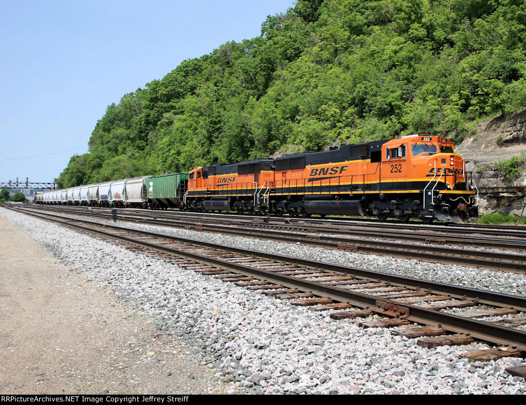 BNSF 252